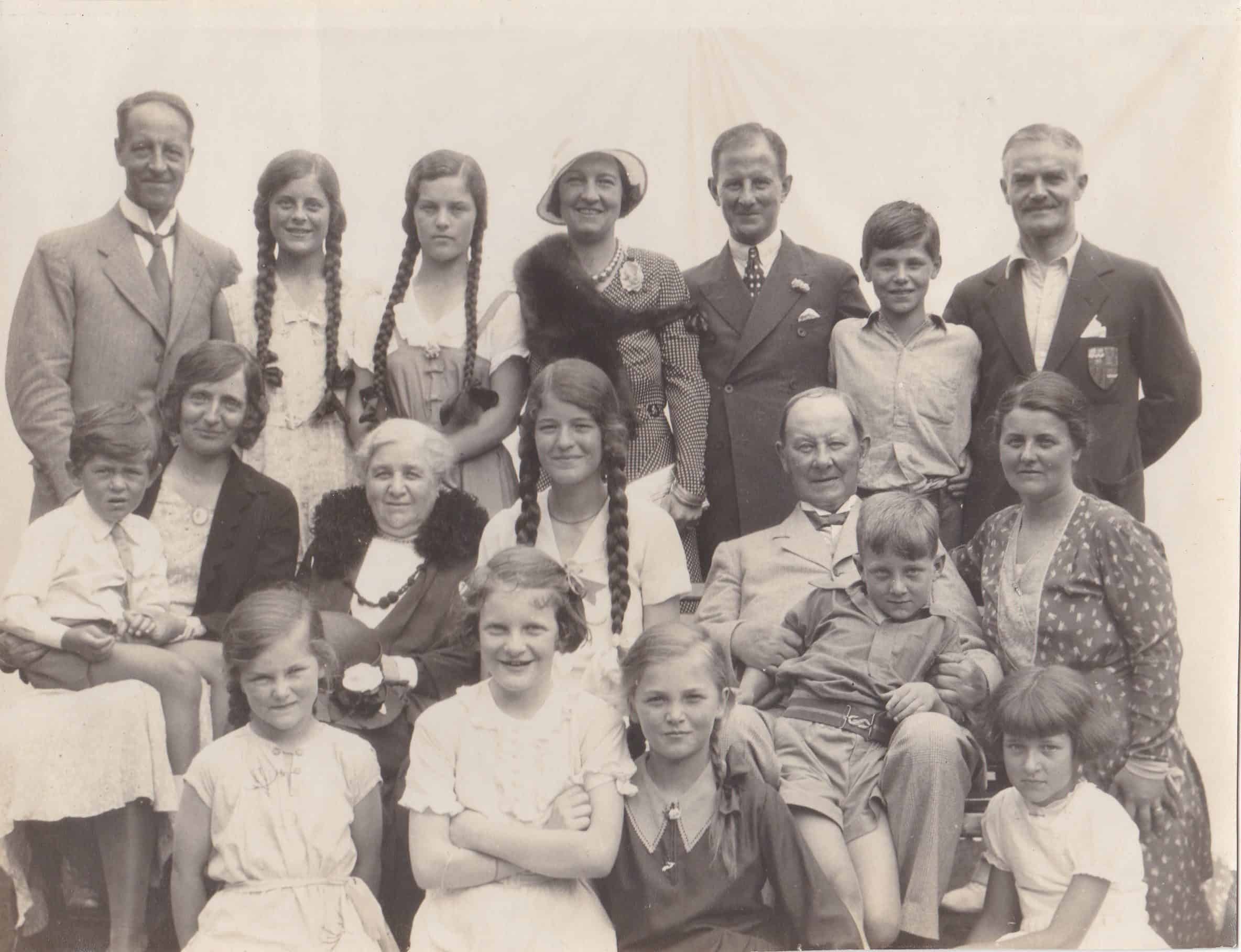 Crow Family 1934 © Crow Family - Dorking Museum & Heritage Centre