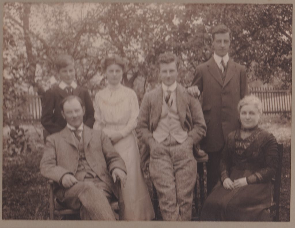 Crow Family Pre 1914 © Crow Family - Dorking Museum & Heritage Centre