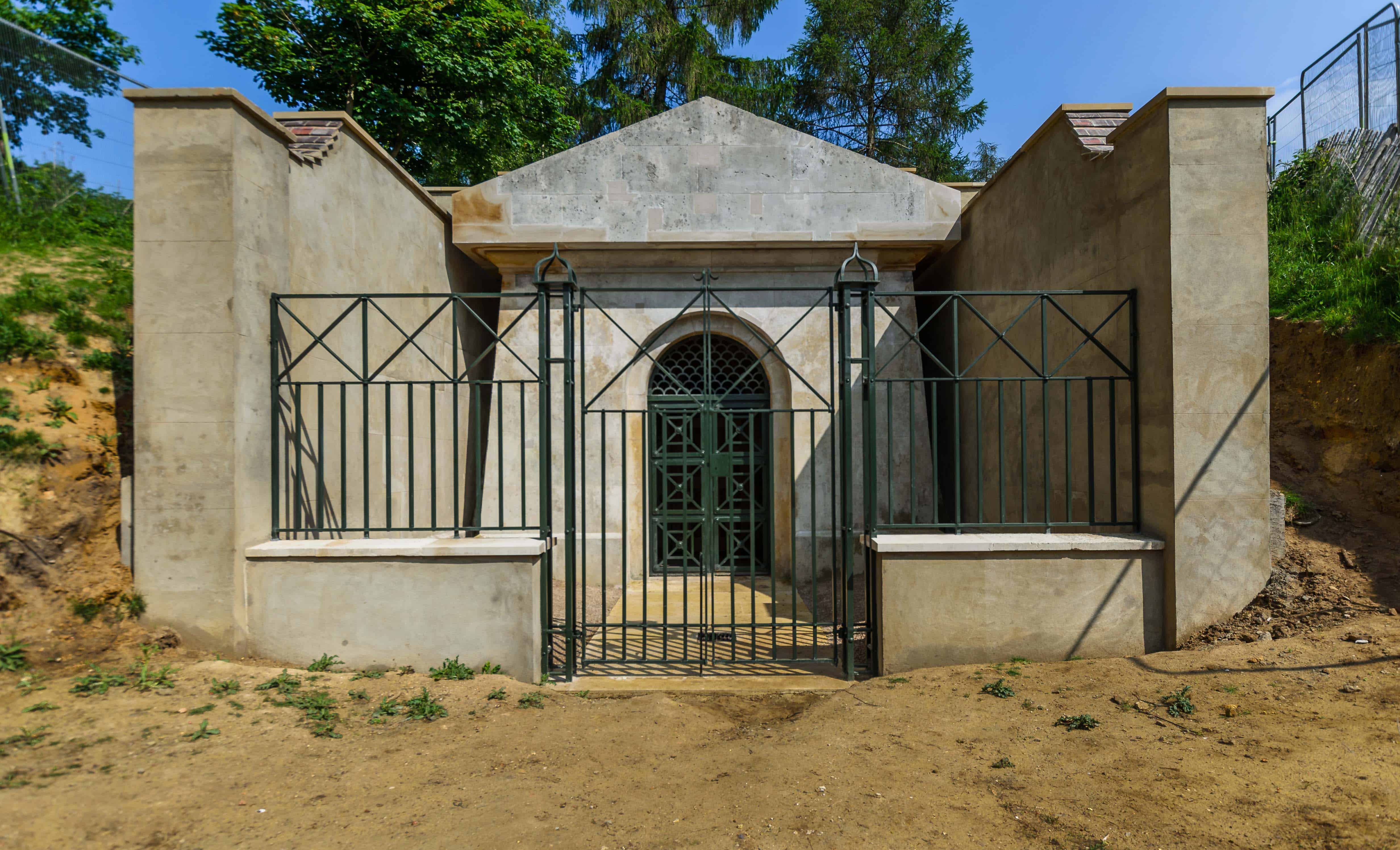mausoleum-deepdene-trail-mvdc - Dorking Museum & Heritage Centre